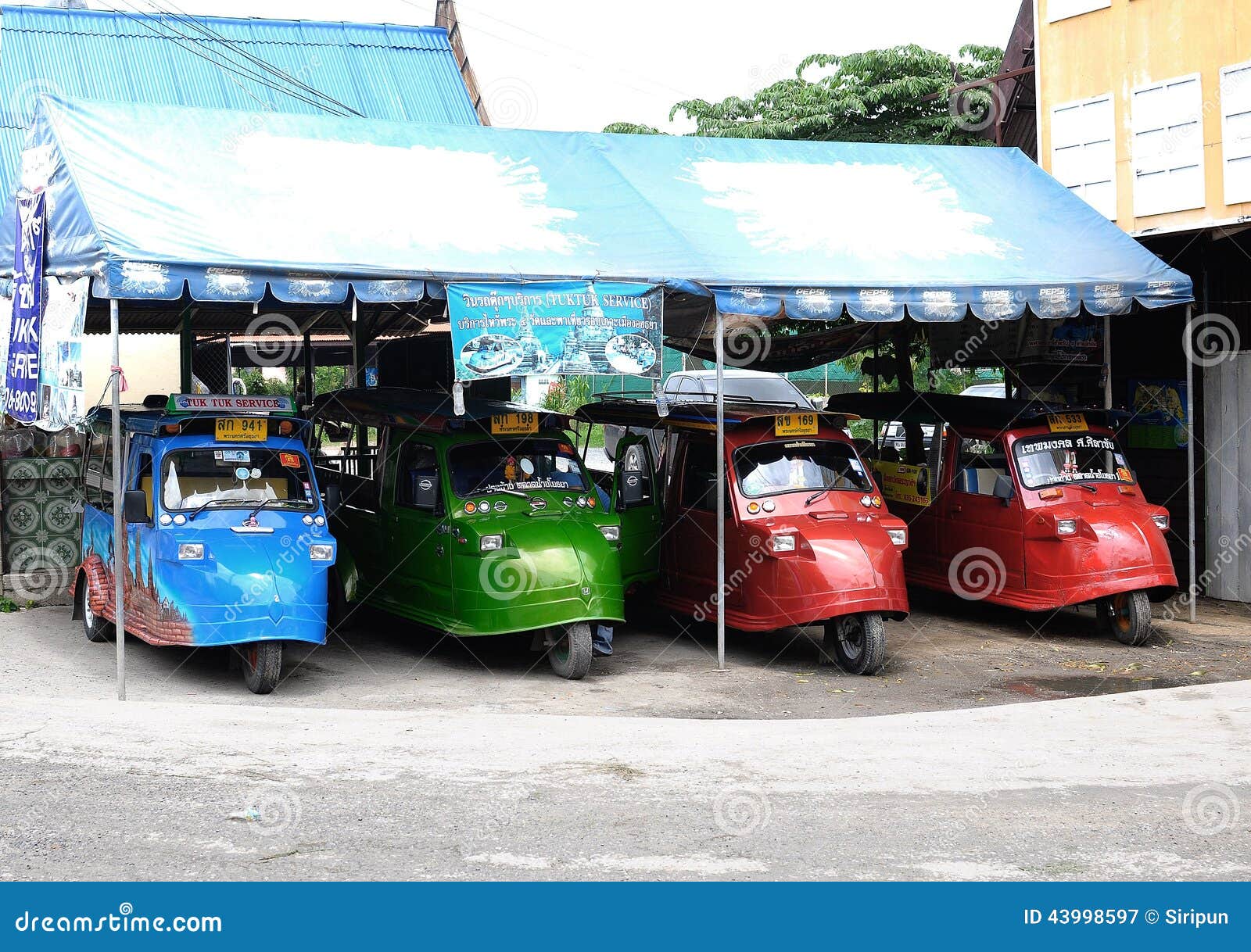 Auto rickshaw / tuk tuk editorial photography. Image of thailand - 43998597