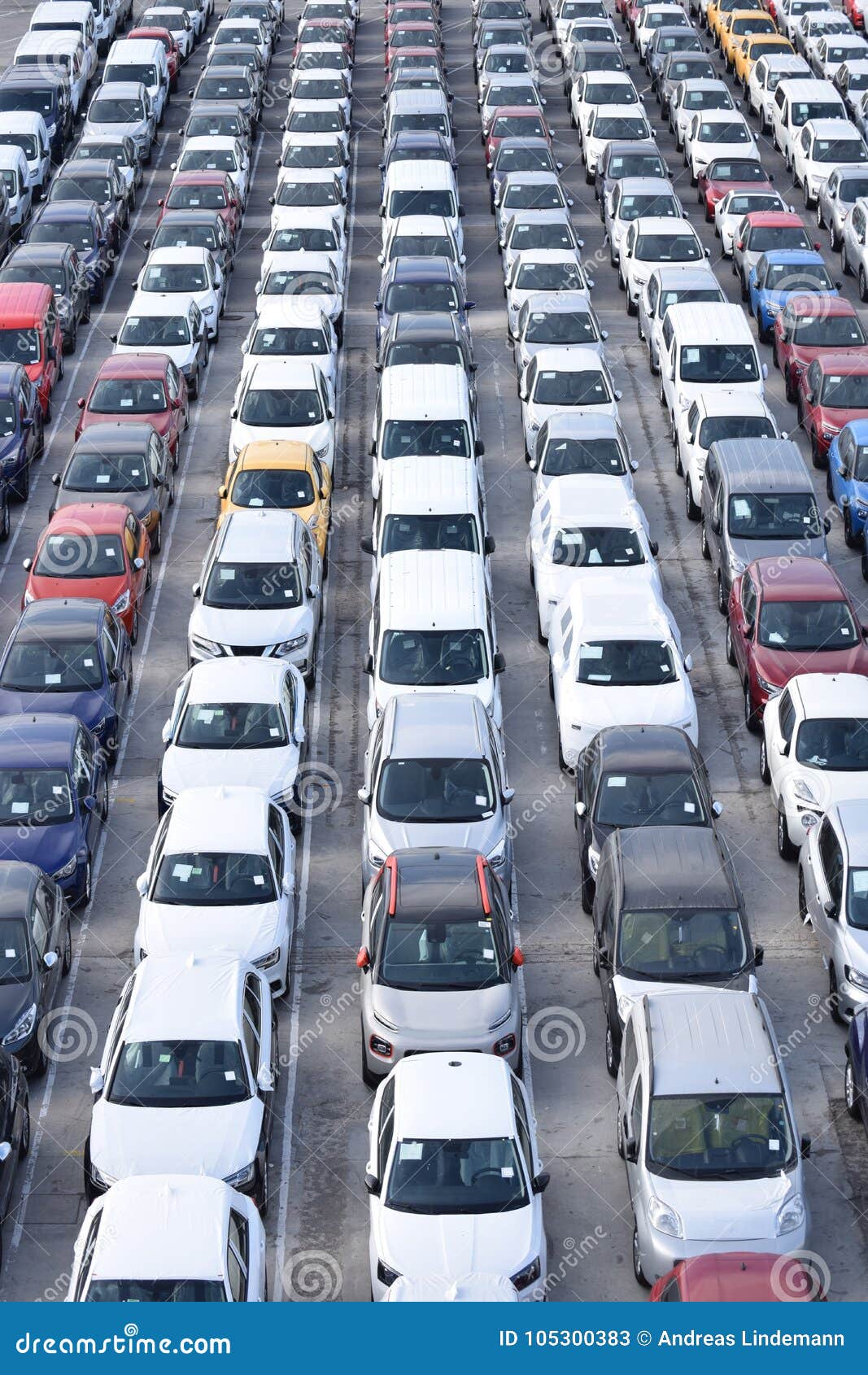 Auto's, Auto's, Veel Auto's Op Een Rij Stock Afbeelding - Image of auto ...