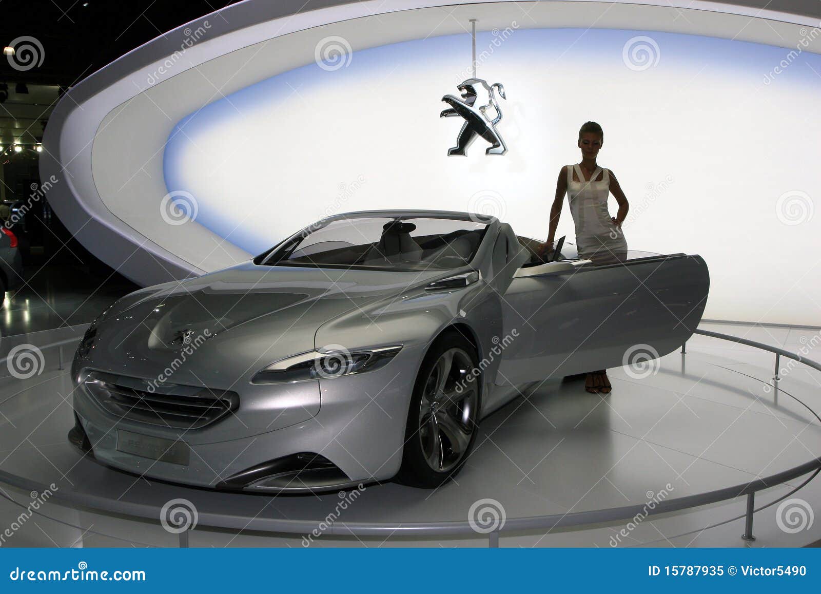 Auto Salon. editorial image. Image of visitors, exhibits - 15787935