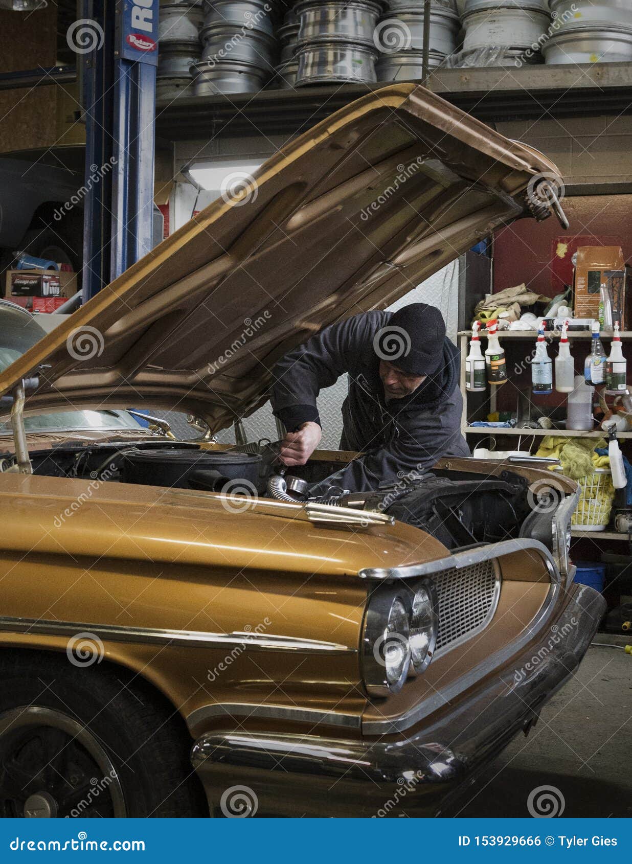 Auto Shop Worker Fixing Vintage Car Editorial Photo - Image of road ...