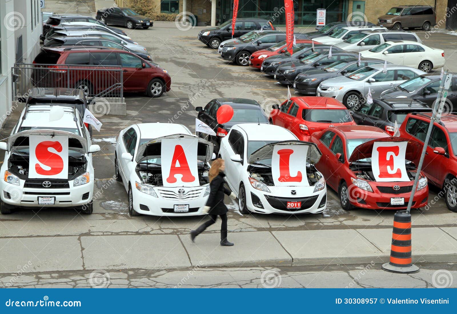 Auto venda de Toyota fotografia editorial. Imagem de vender - 30308957