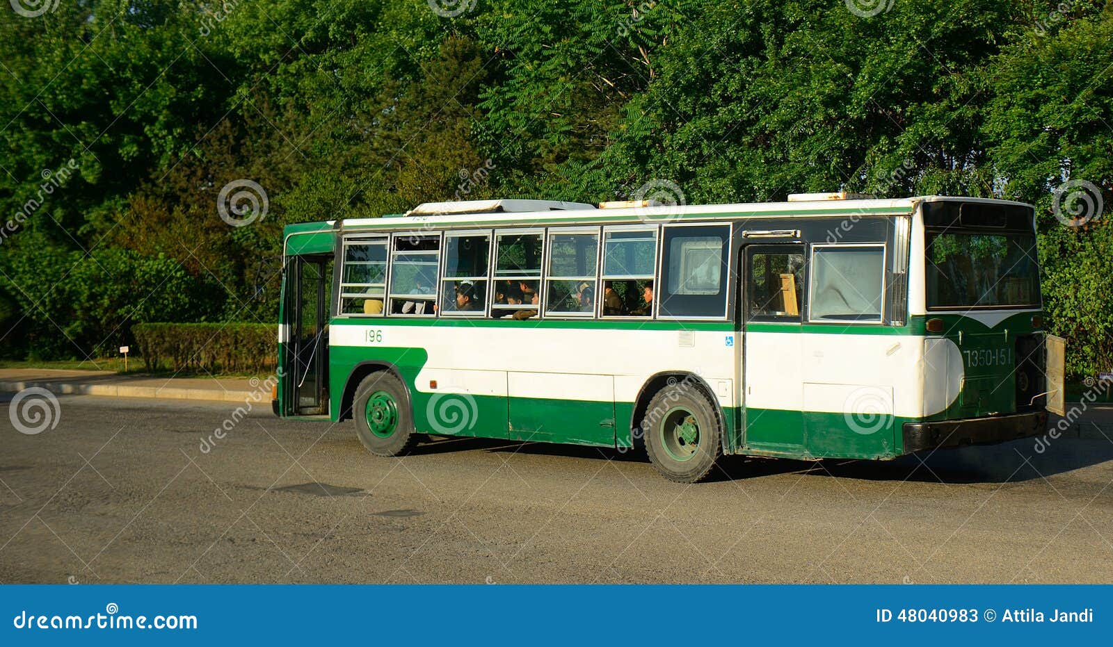 Autobús De La Ciudad, Pyongyang, Norte-Corea Foto de archivo editorial ...