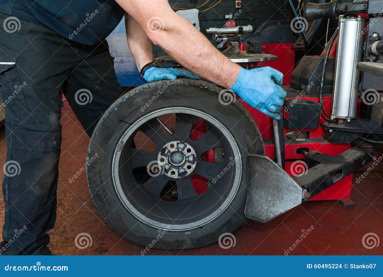 Autoband het veranderen stock foto. Image of industrie - 60495224