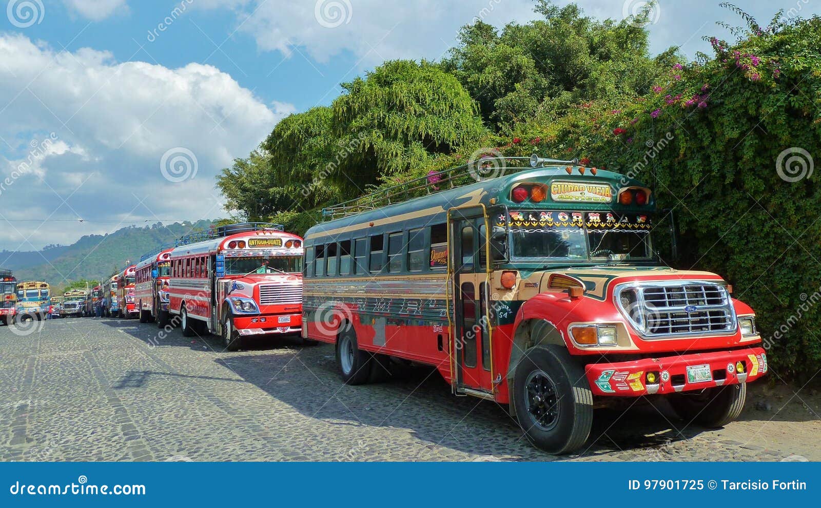 Autobus editorial image. Image of colours, cielo, guatemala - 97901725