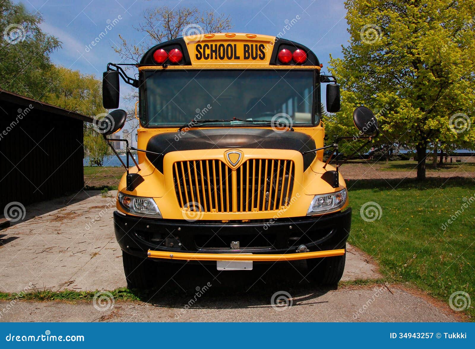 Autobus scolaire jaune image stock. Image du photo, arrêt - 34943257