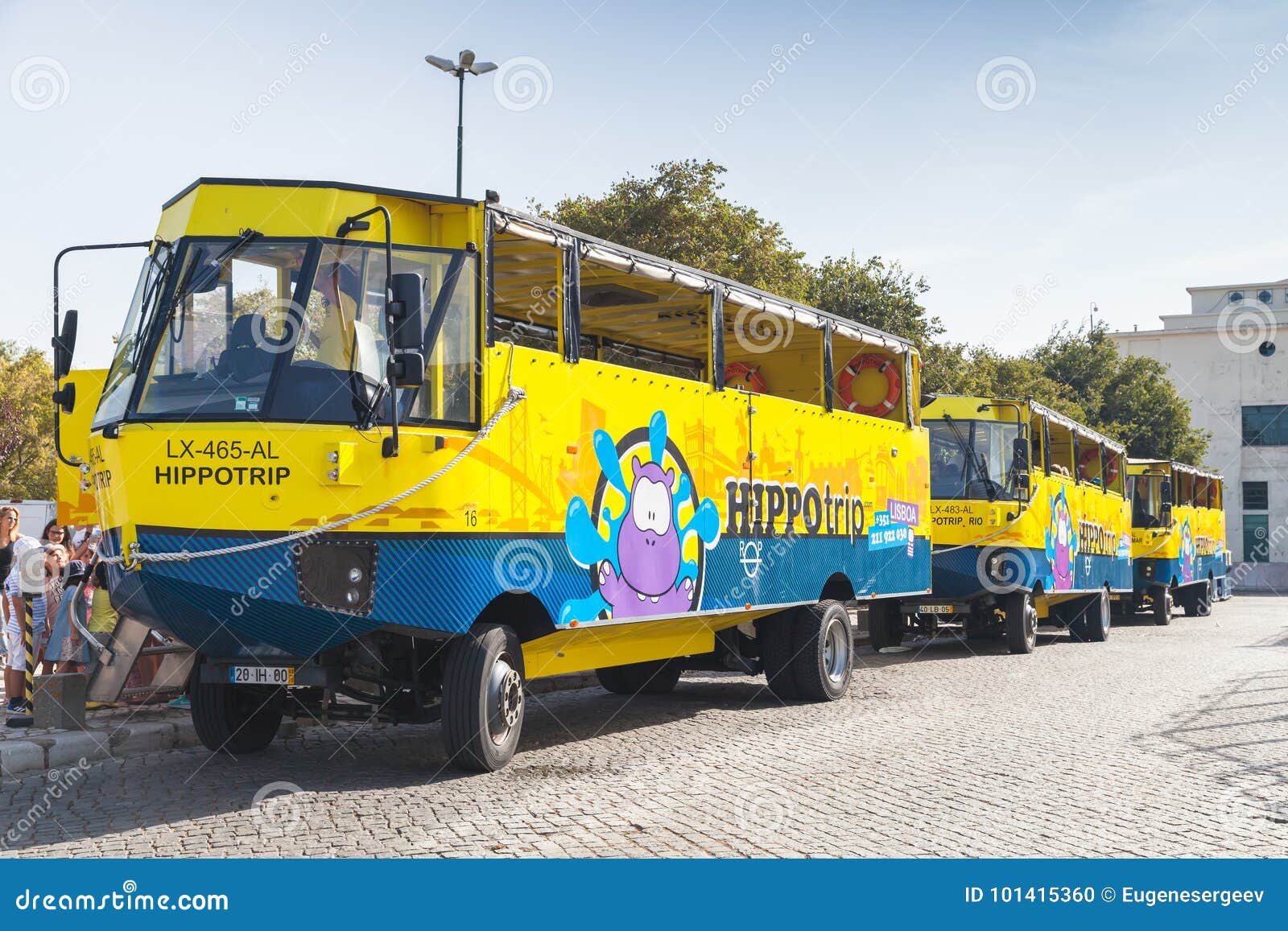 Autobuses Anfibios Azules Amarillos En Lisboa Imagen editorial - Imagen ...