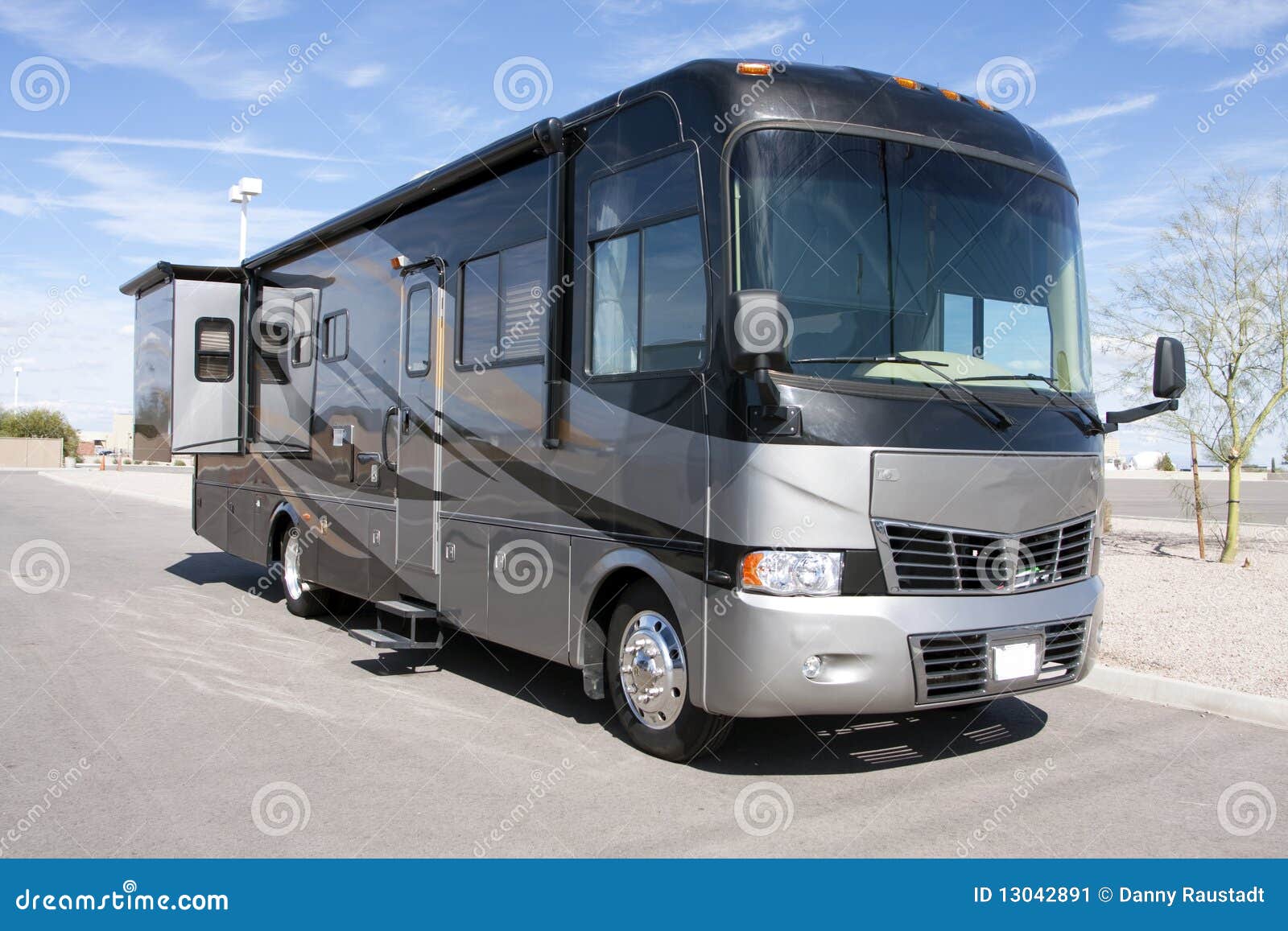 Autocar De Luxe Neuf Du Camping-car Rv Image stock - Image du automne ...