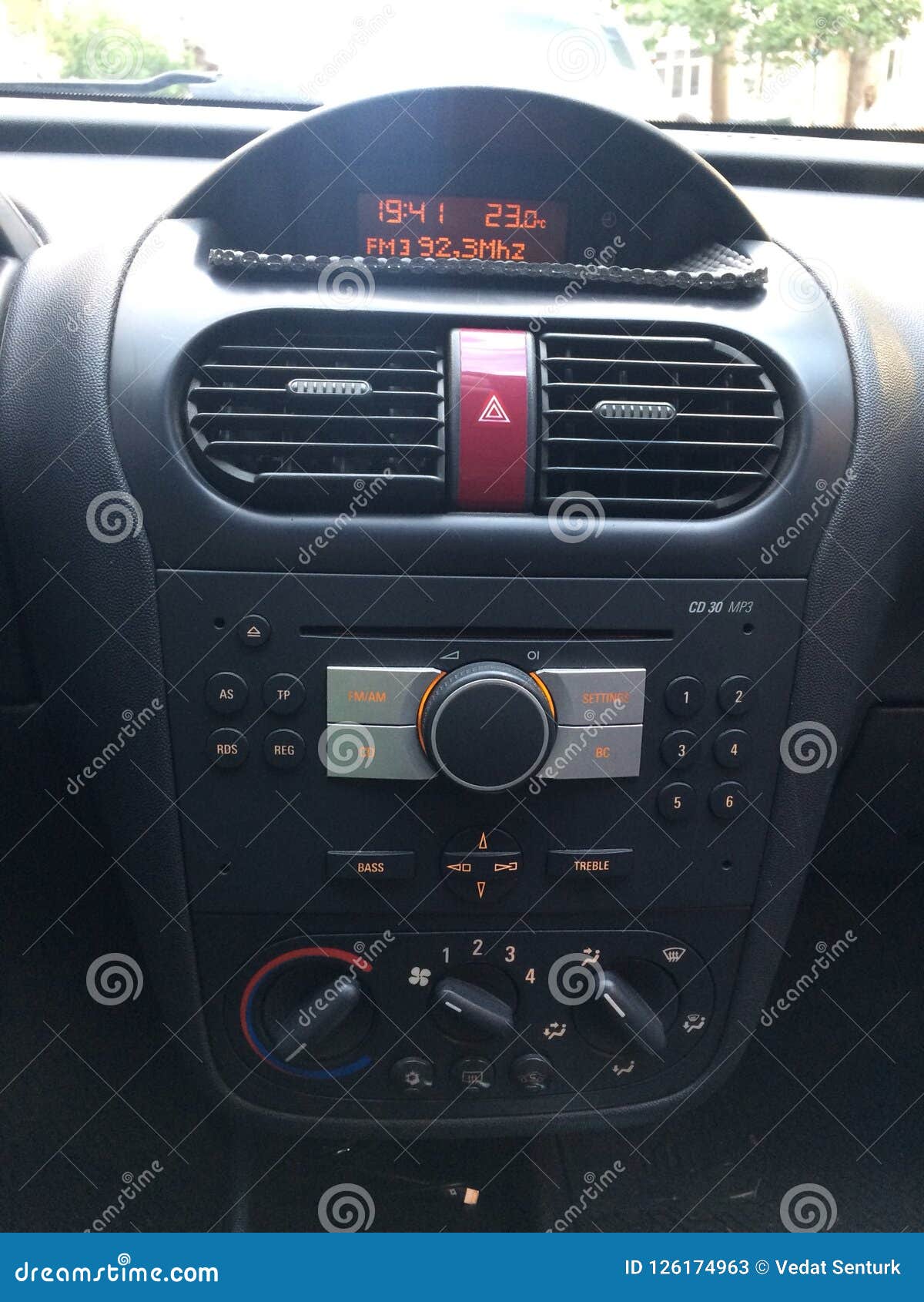 Autocockpit stockbild. Bild von cockpit, funk, auto - 126174963