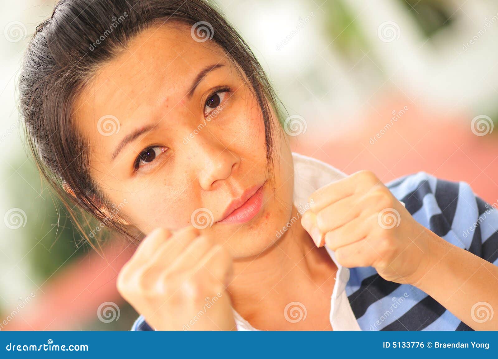 Autodéfense I photo stock. Image du serrez, perforateur - 5133776