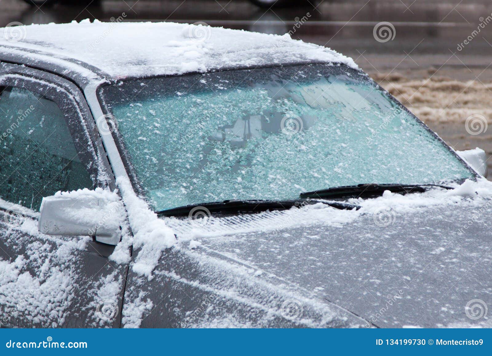 Autoelemente Umfasst Mit Schnee Autodetail an Der Wintersaison ...