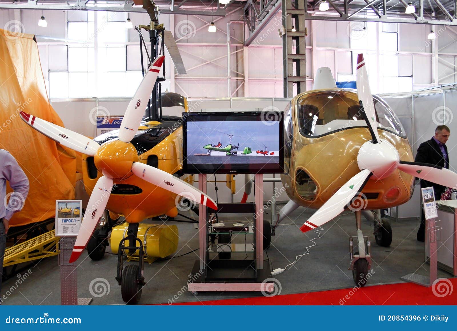 Autogyro Gyros editorial photo. Image of gyrocopter, combat - 20854396