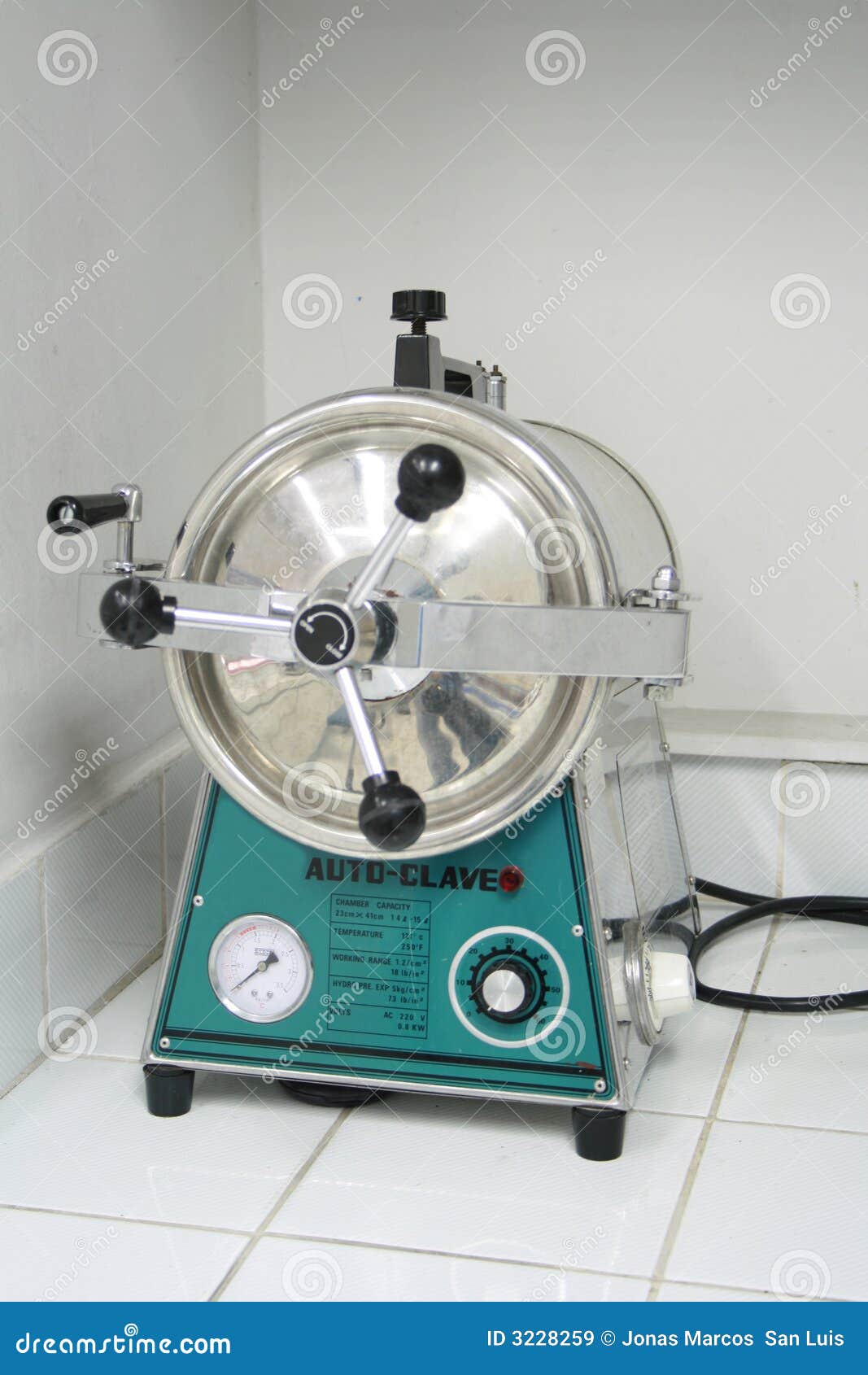 Autoklav stockbild. Bild von teildienst, klinik, ofen - 3228259