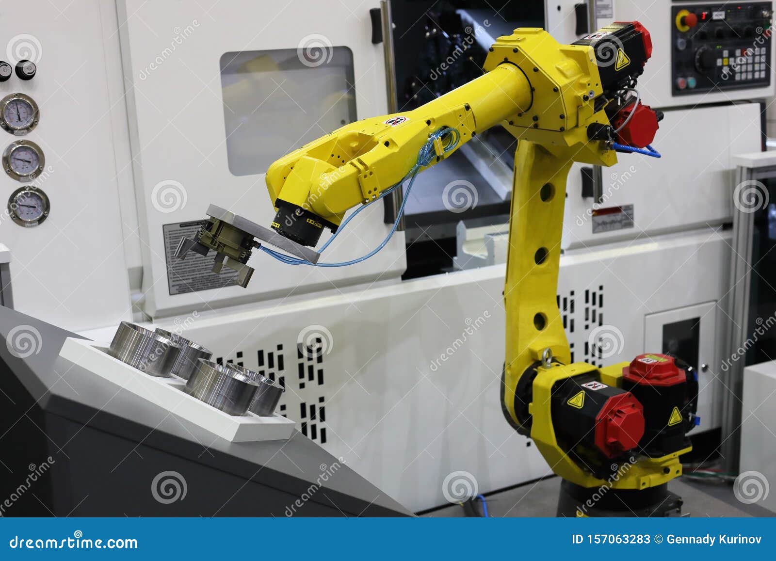 Automated CNC Machine Loading with Robotic Arm Stock Image - Image of ... Automated CNC Machine Loading with Robotic Arm Stock Image - Image of ...