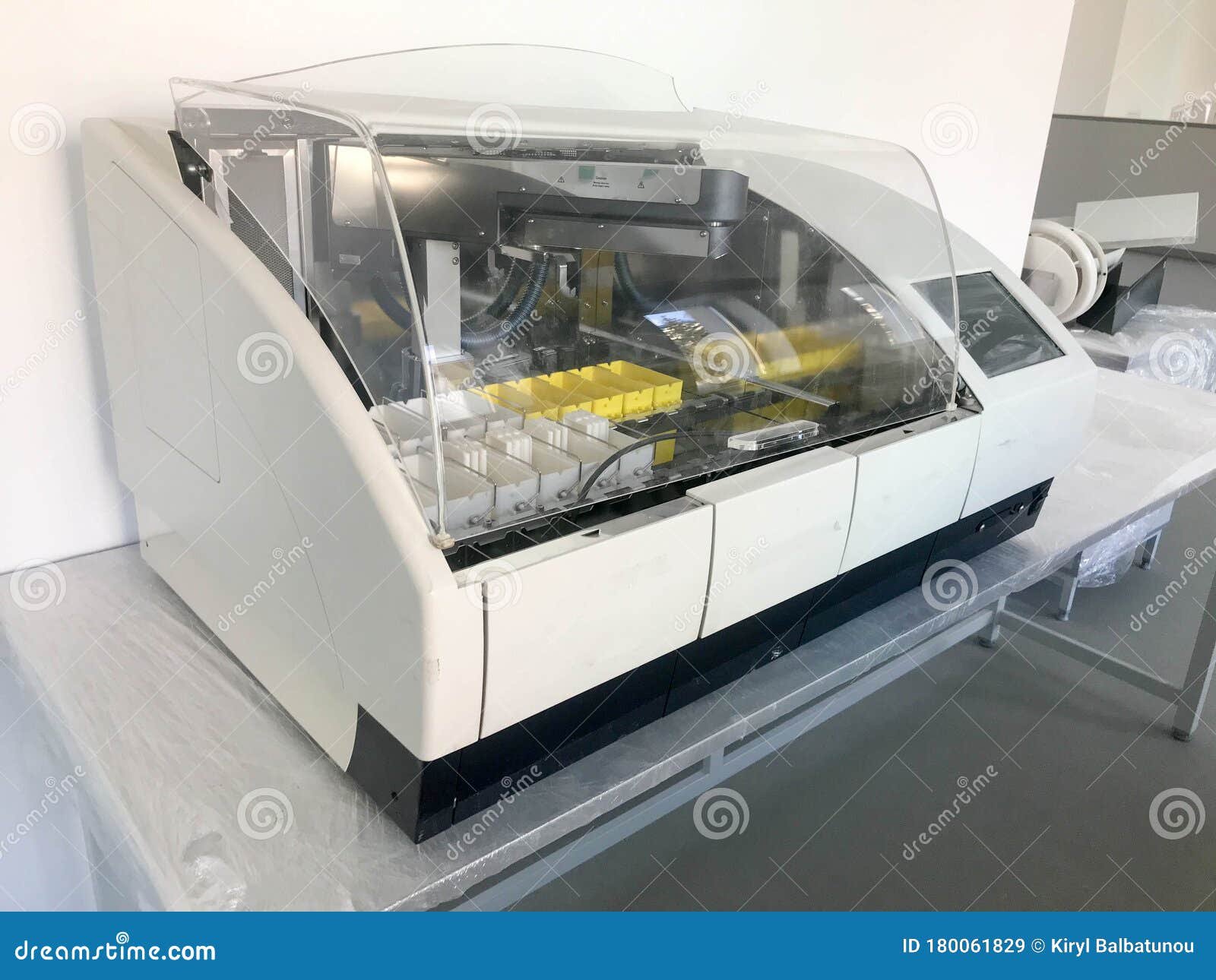 An Automatic Apparatus for Multicolor Staining, Supports Standard ...