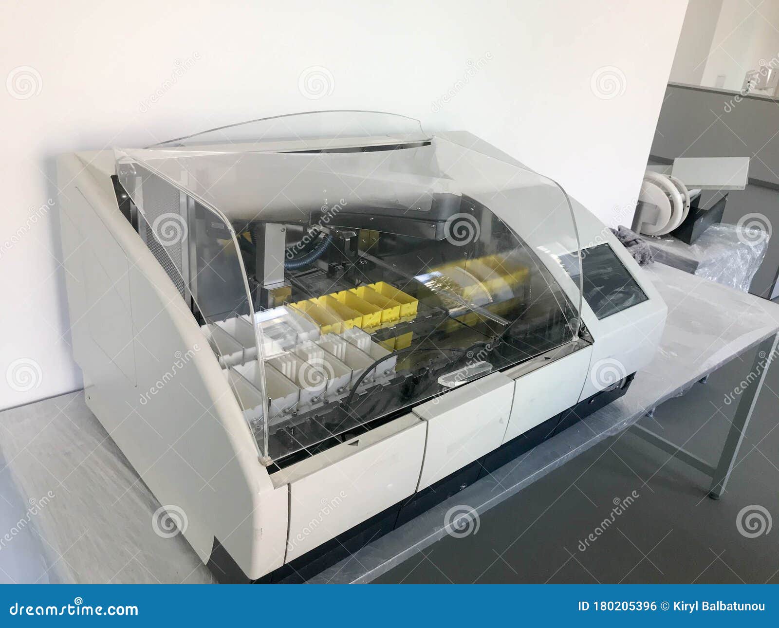 An Automatic Apparatus for Multicolor Staining, Supports Standard ...