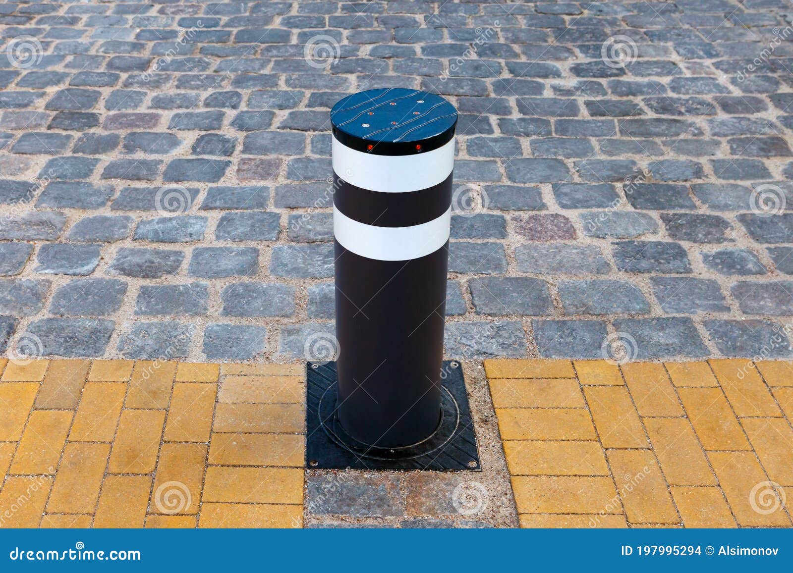 Automatic Bollard. Retractable Electric Bollard Metallic, and Hydraulic ...