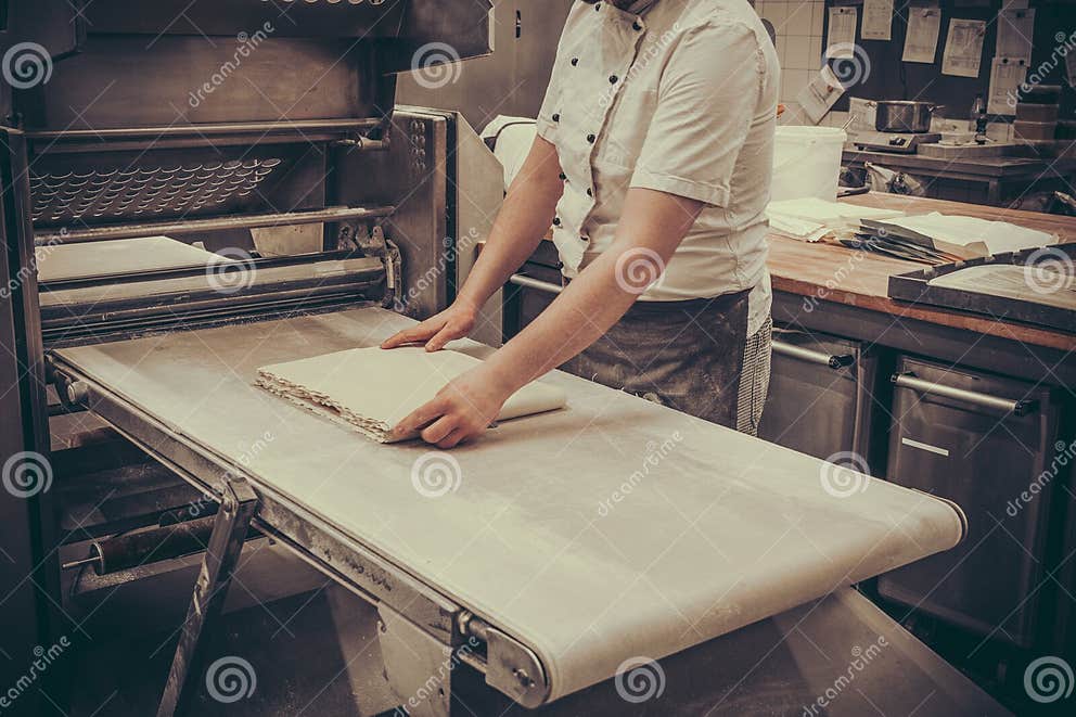 Automatic Dough Machine for Rolling Dough for Making Puff Pastry Stock ...