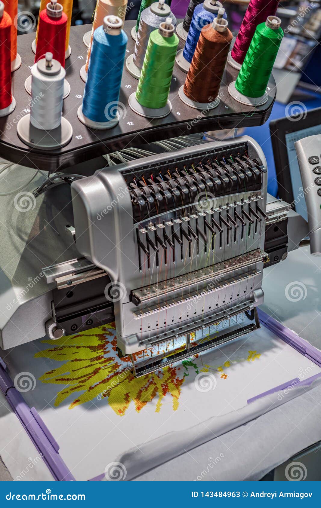 Automatic Industrial Sewing Machine for Stitch by Digital Pattern ...