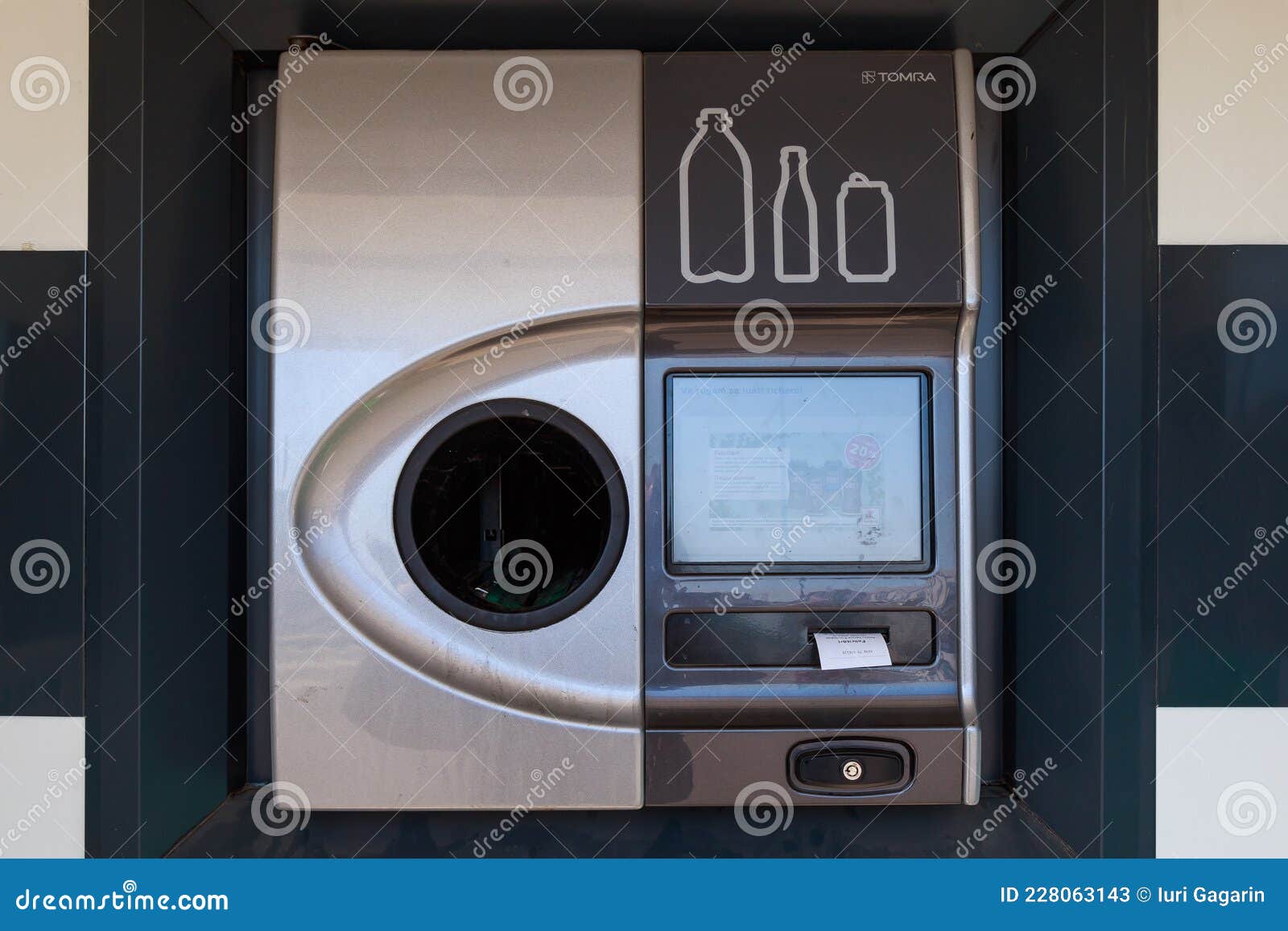 Automatic Machine for Collecting and Receiving Plastic Bottles ...