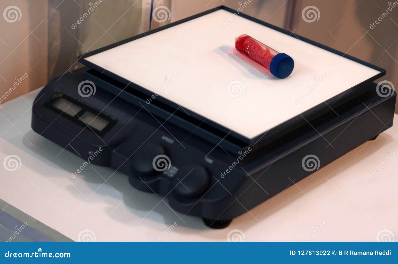 Automatic Magnetic Stirrer Mixer Device in Laboratory, for Solution ...