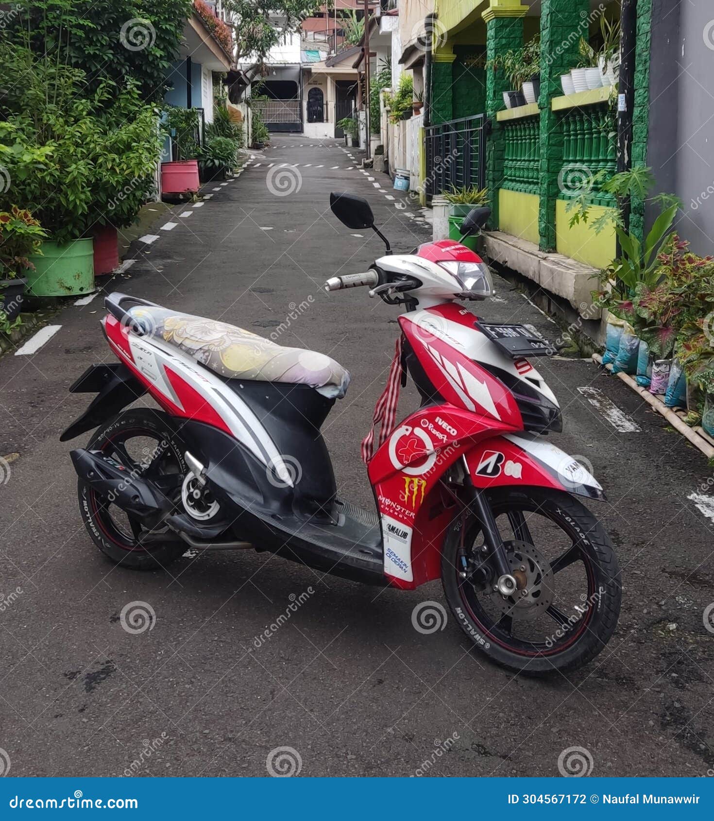 Automatic Motorbikes in Asia Editorial Photography - Image of housing ...