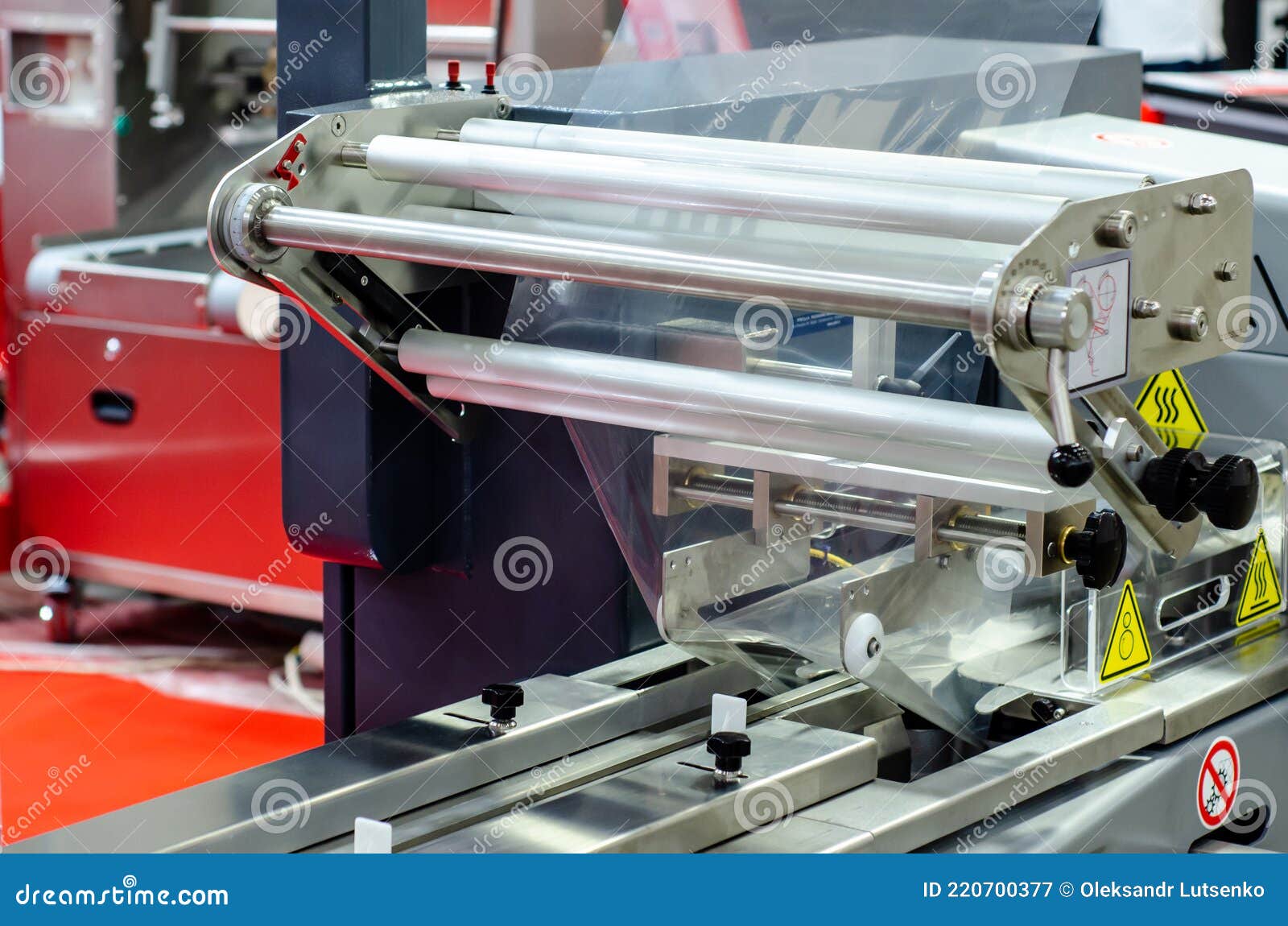 Automatic Packaging Machine for Producing Packs from a Roll of Heat ...