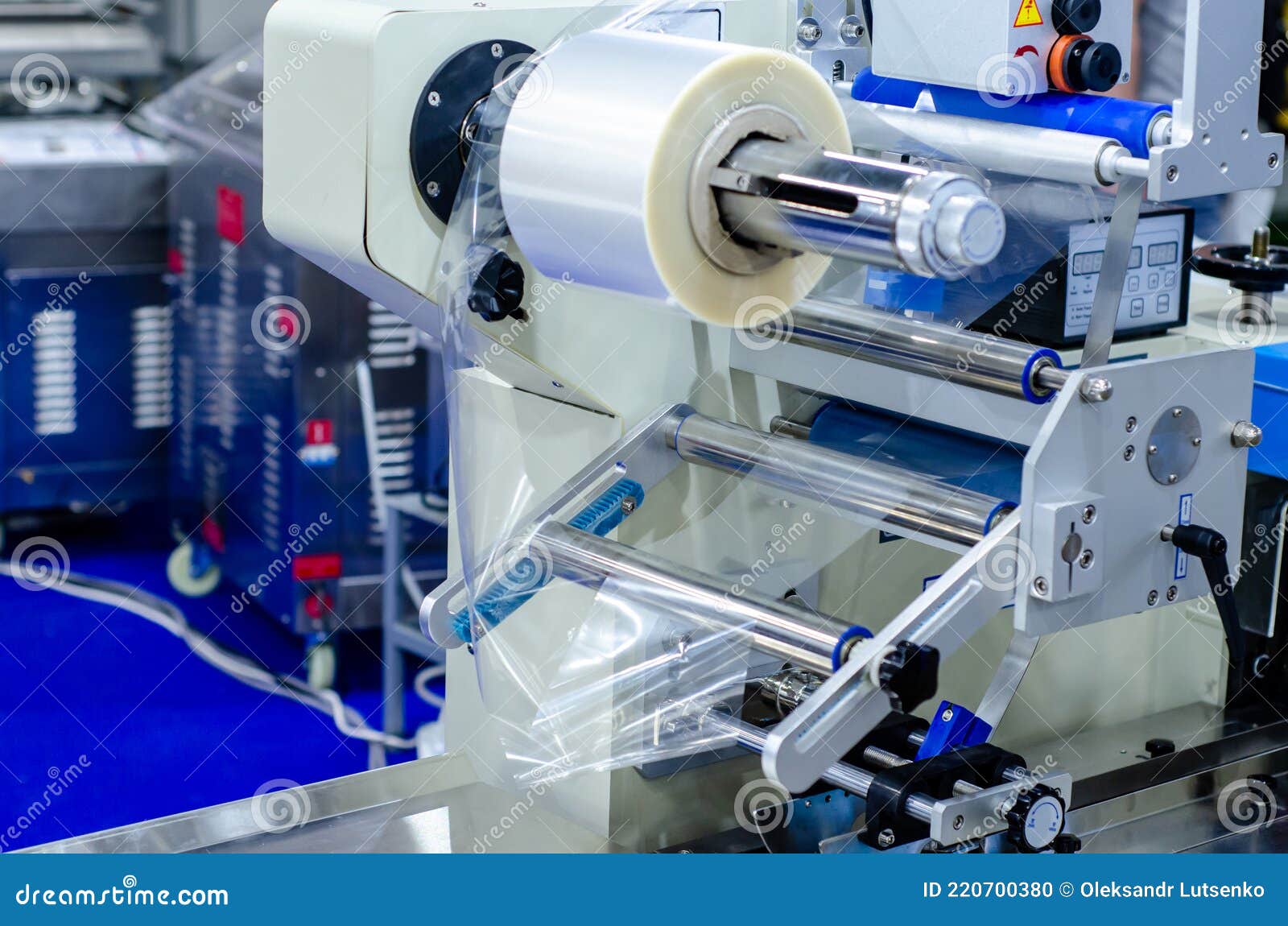 Automatic Packaging Machine for Producing Packs from a Roll of Heat ...