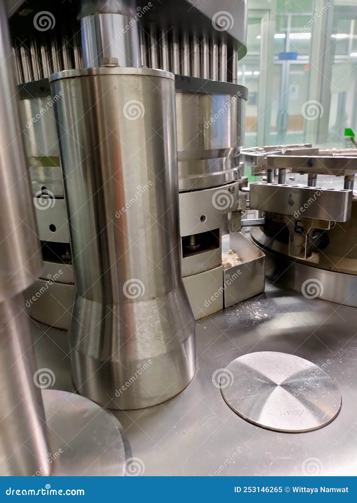 Automatic Pharmaceutical Capsule Filling Machine Stock Image - Image of ...