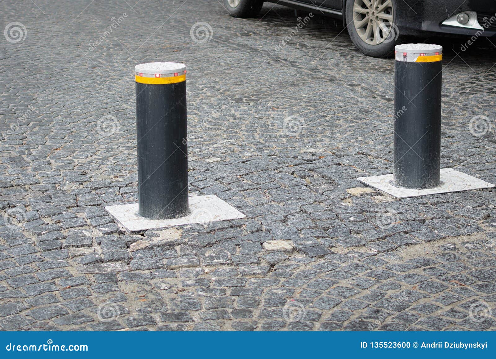 Automatic Retractable Bollard with Glowing Lights for Control of Road ...