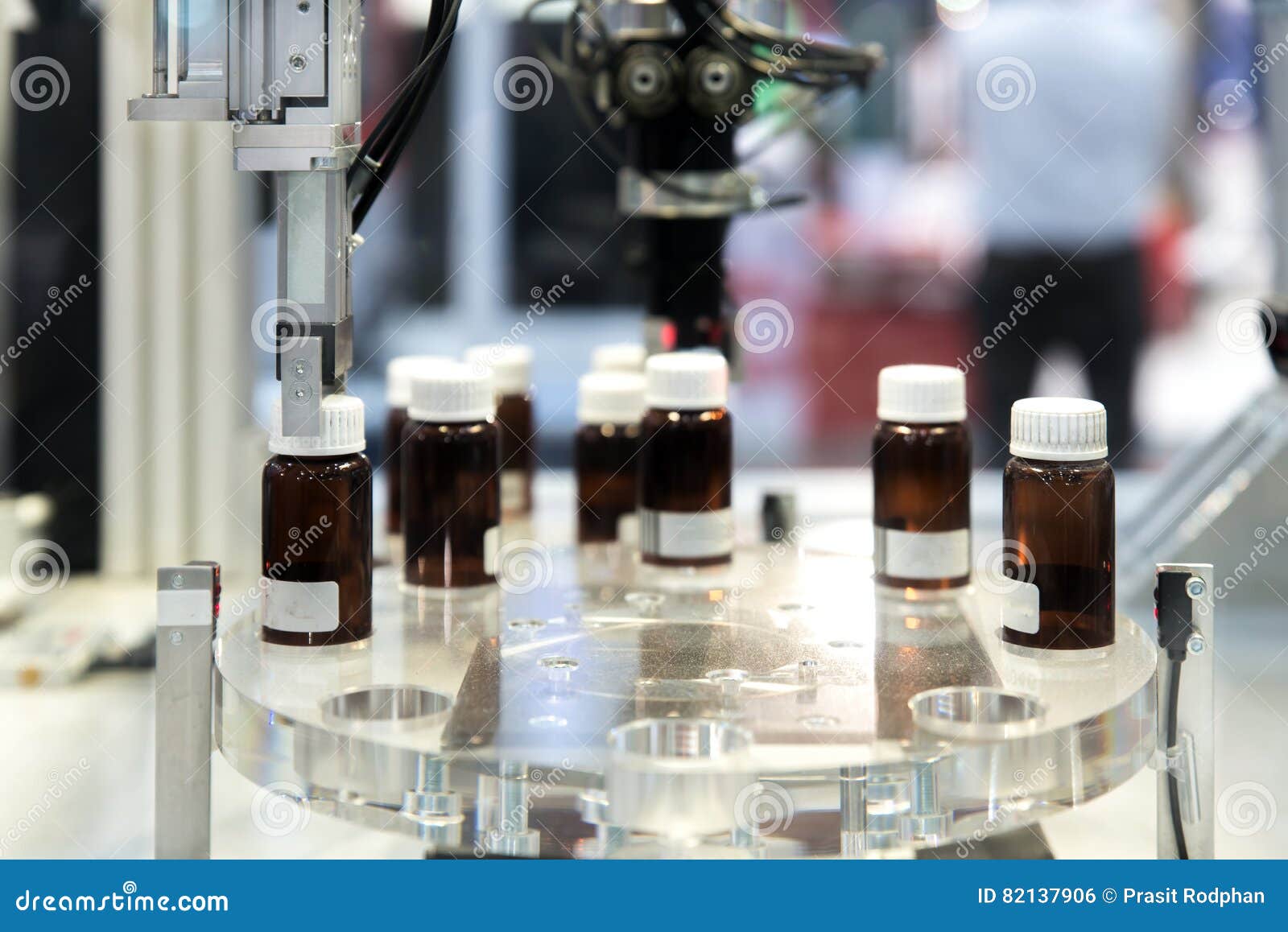 Automatic Robot Arm with Imaging Sensor in Assembly Line Working Stock ...