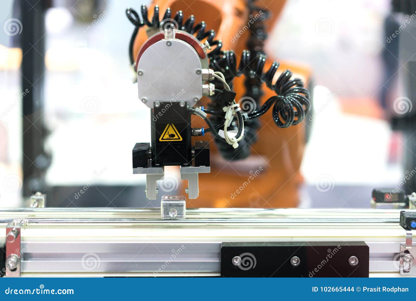 Automatic Robot Arm with Imaging Sensor in Assembly Line Working Stock ...