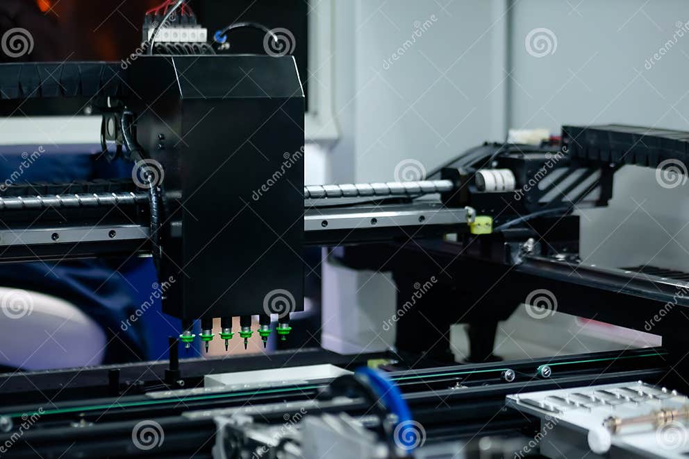 Automatic SMD Pick and Place Machine Assembling Computer Circuit Board ...