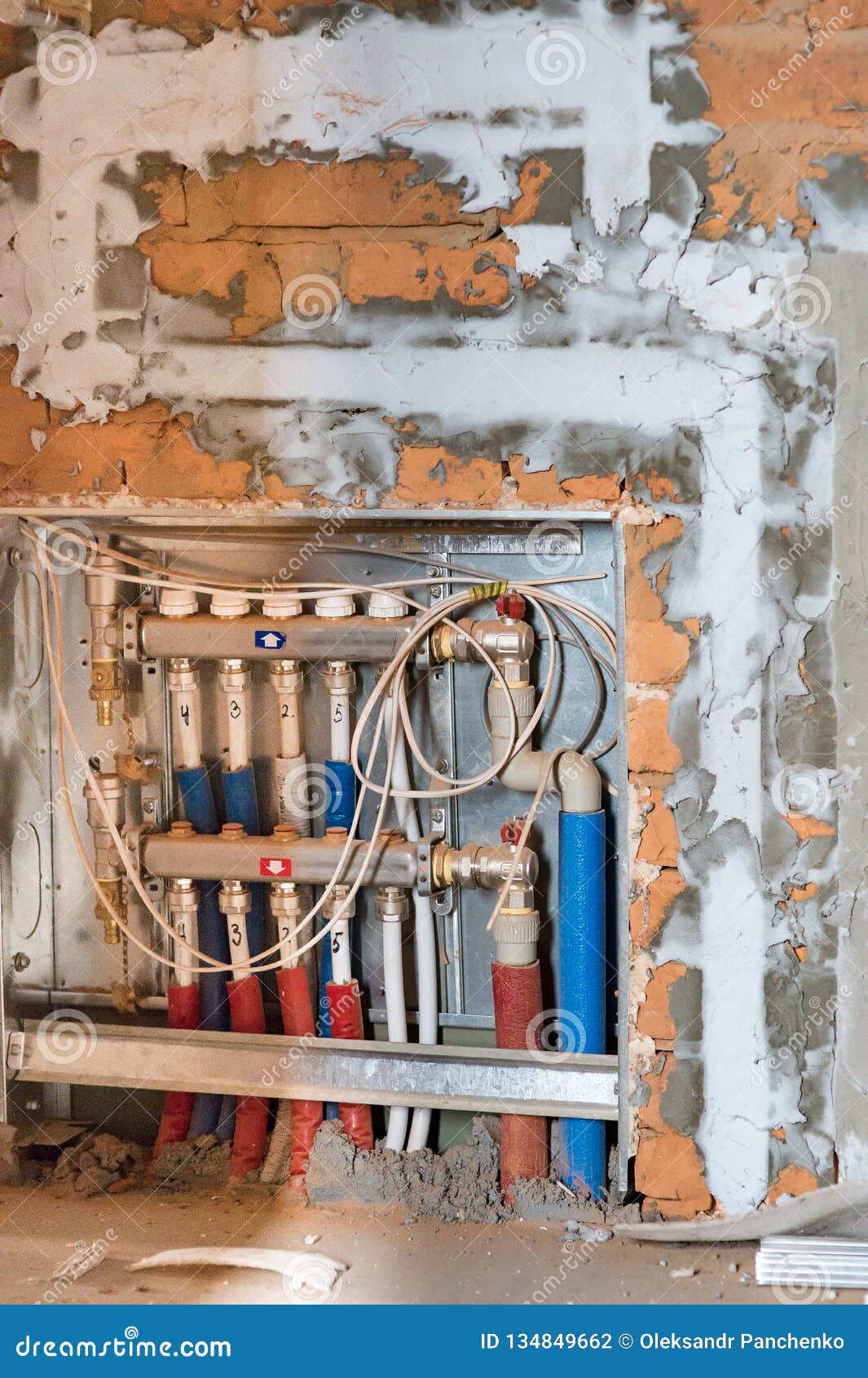 Automatic Spray Plastering Machine for Plastering Walls Efficiently on ...