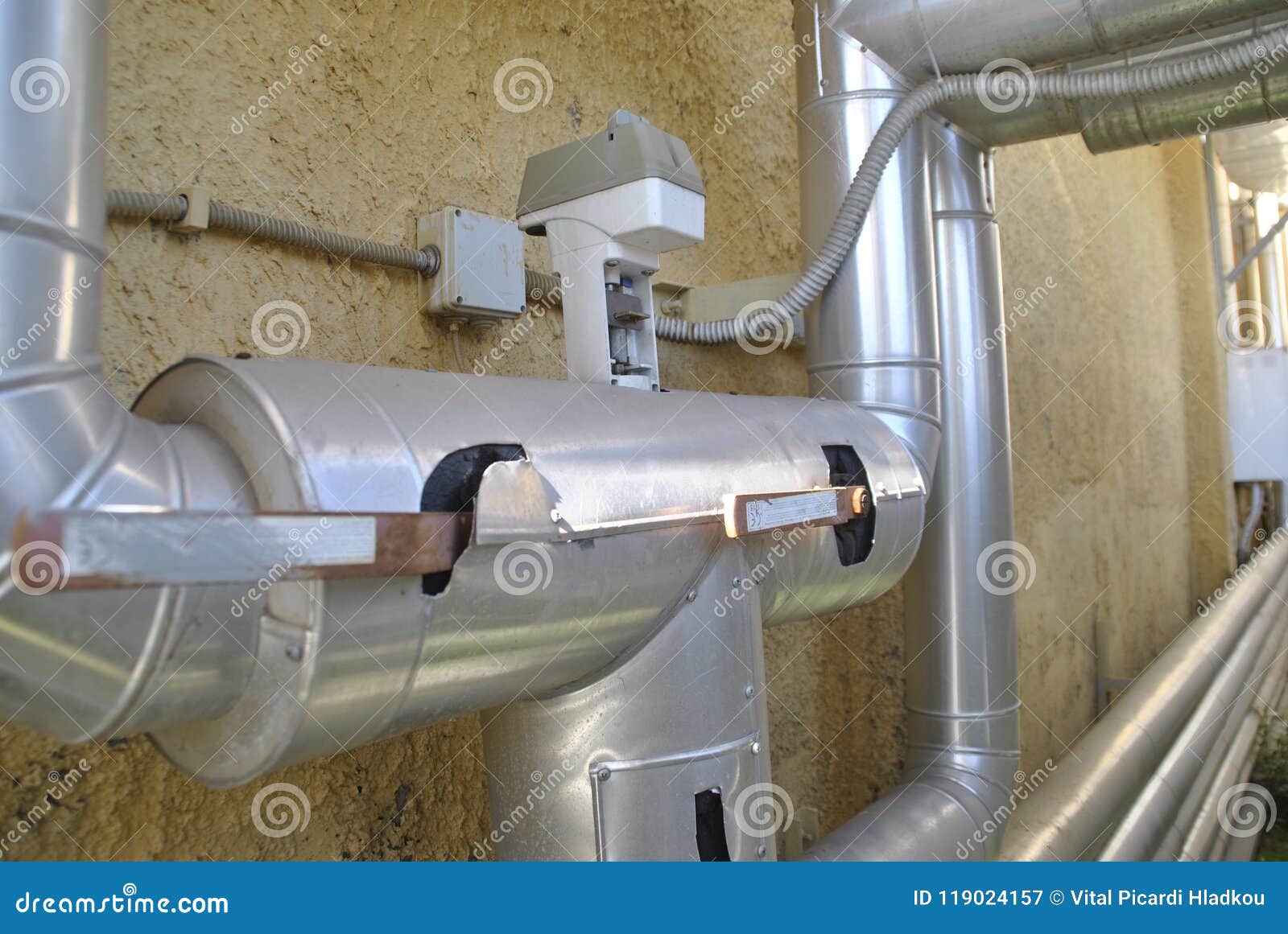 Automatic Valve and Insulated Circuit Stock Image - Image of control ...