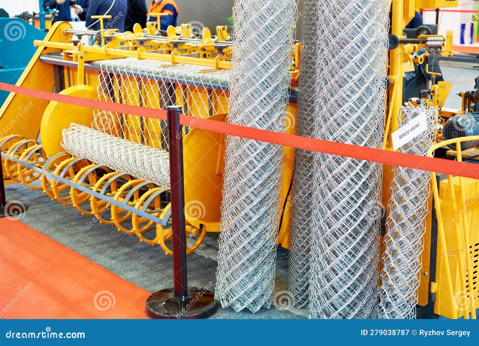 Automatic Wire Mesh Weaving Machine Stock Image - Image of netting ...