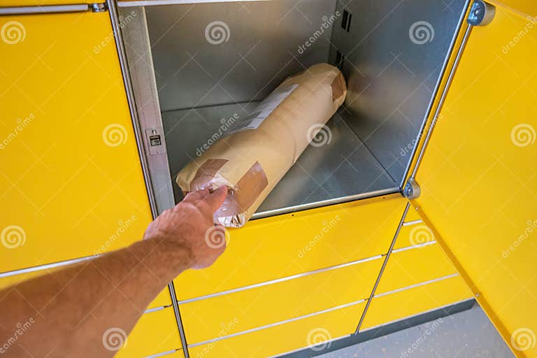 Automatic Yellow Self Pickup and Delivery Packstation at the Post ...