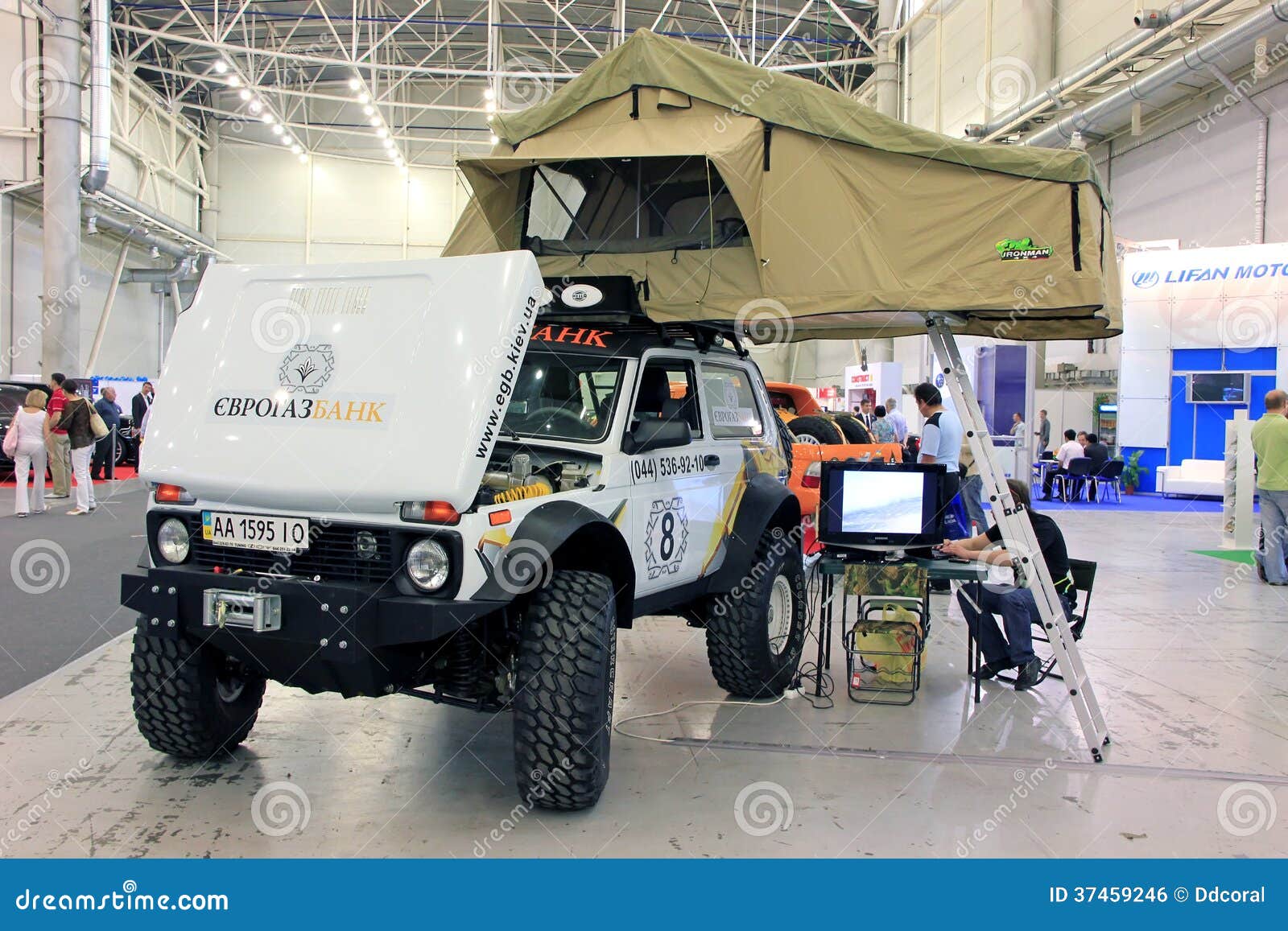 Automobiel-show redactionele foto. Image of presentatie - 37459246