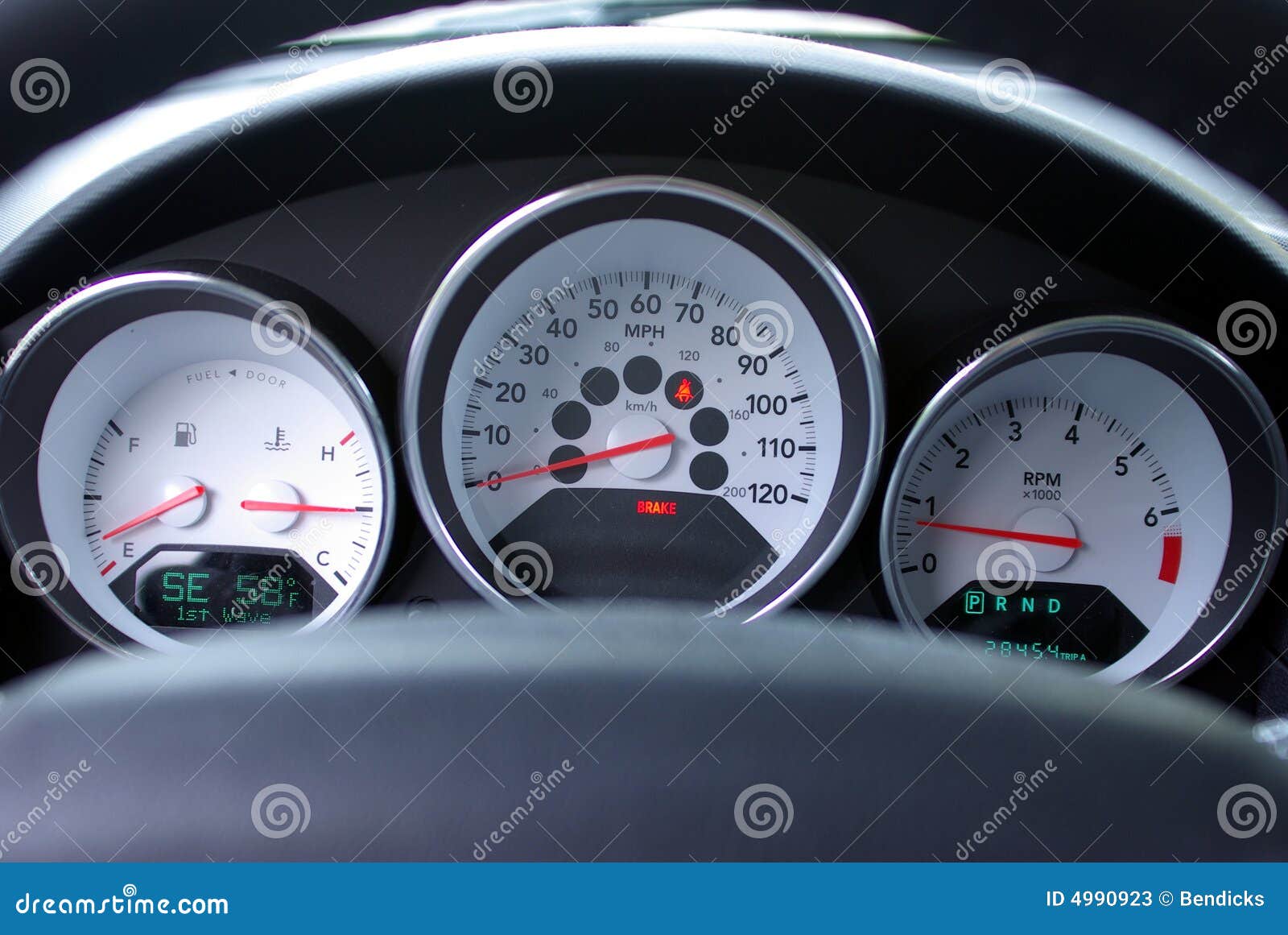 Automobil-Instrumententafel Stockbild - Bild von kraftstoff, auto: 4990923