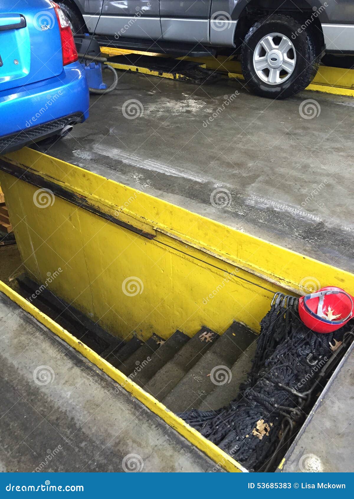 Automobilautogrube stockbild. Bild von verlegenheit, automobil - 53685383