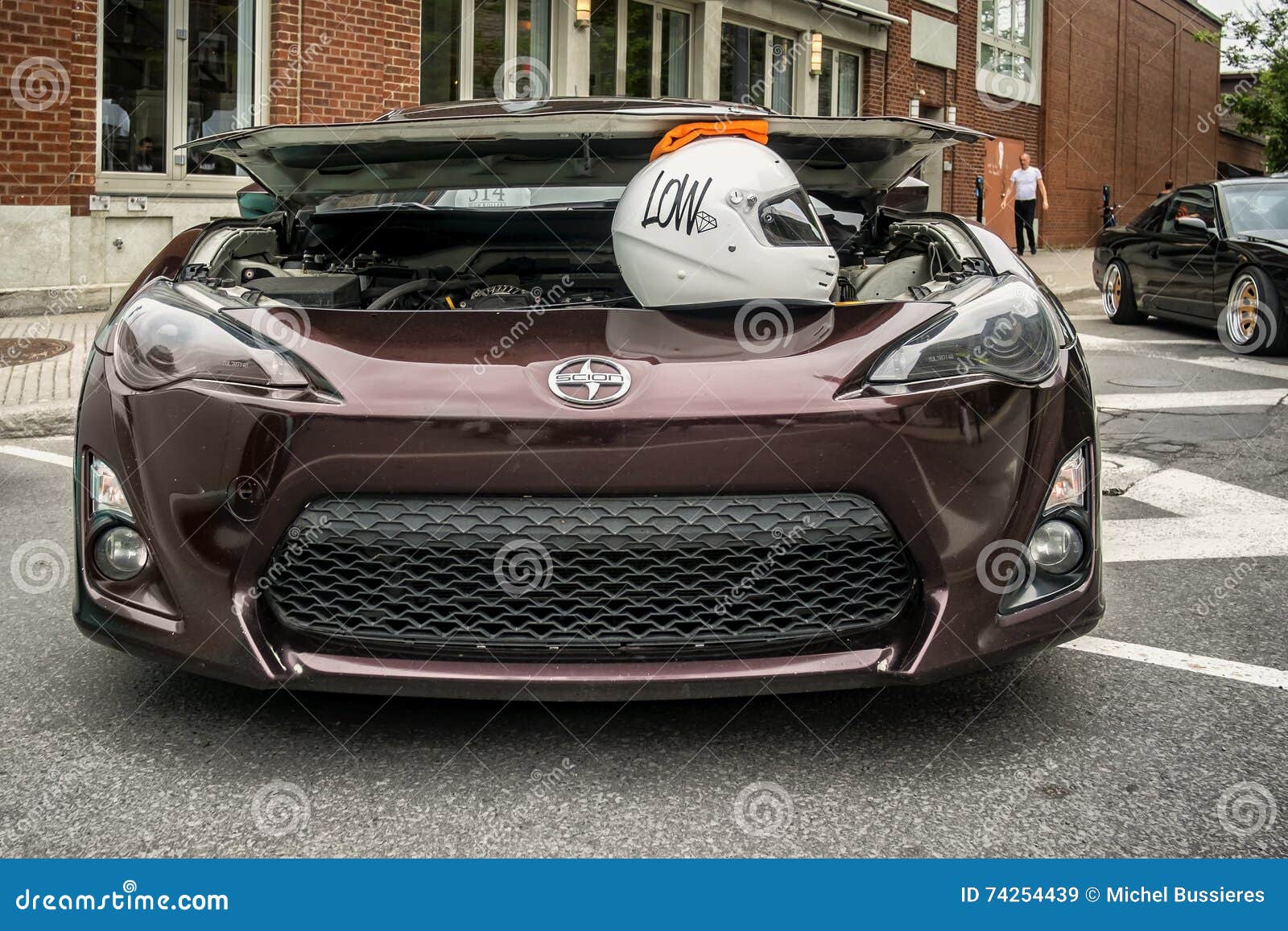 Automobile Del Rampollo E Del Casco Immagine Stock Editoriale ...