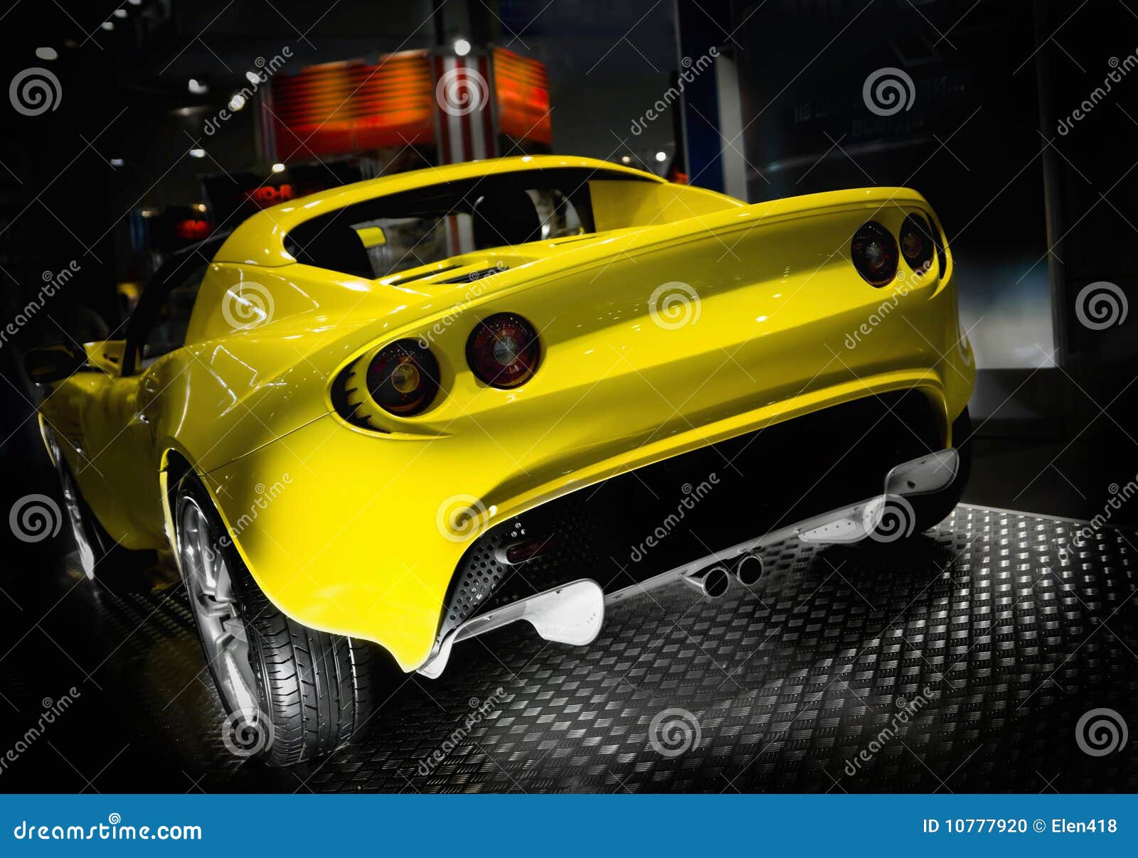 Automobile sportiva gialla fotografia stock. Immagine di desiderio ...