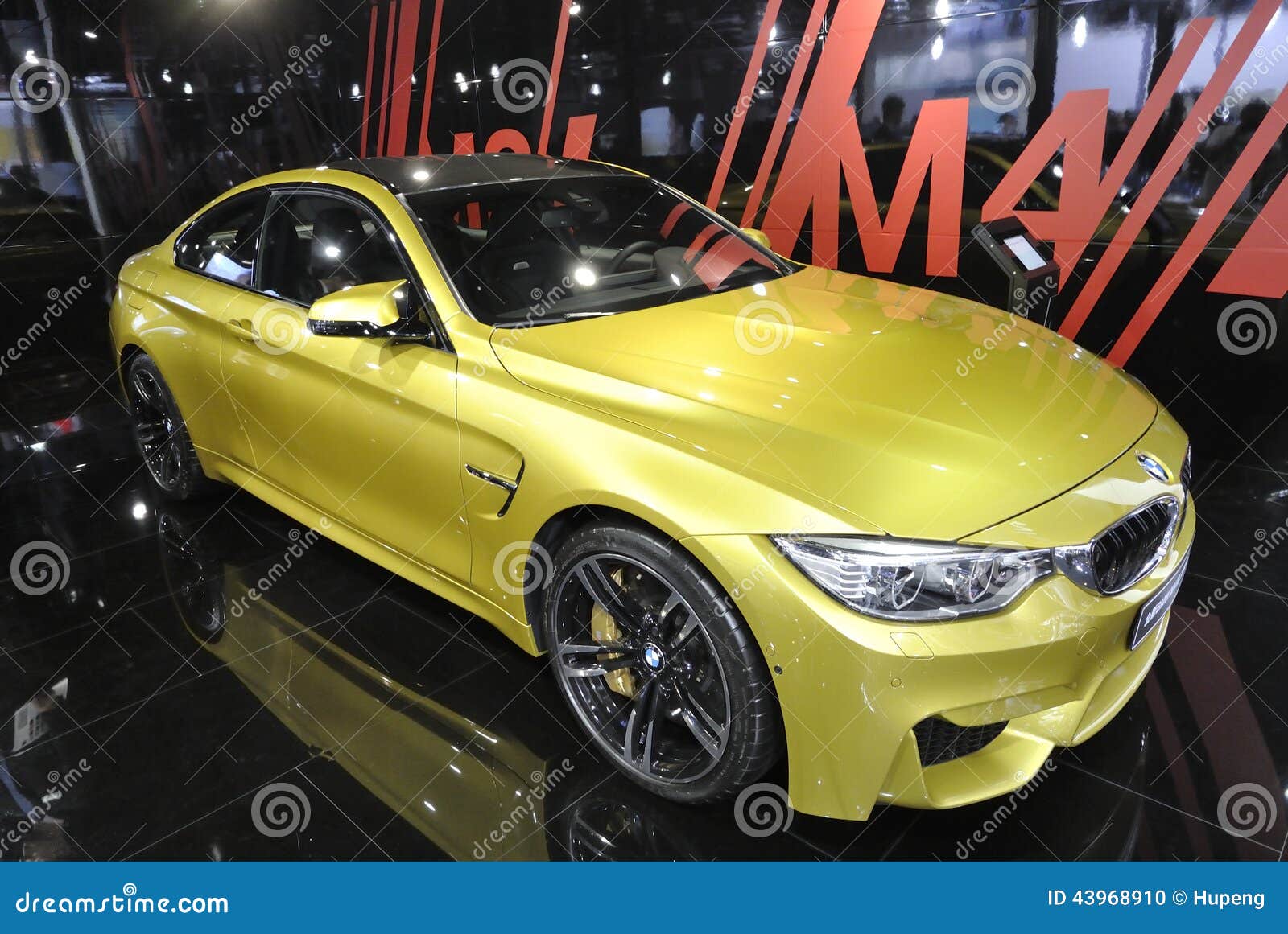 Automobile Sportiva Gialla Del Bmw M4 Immagine Editoriale - Immagine di ...