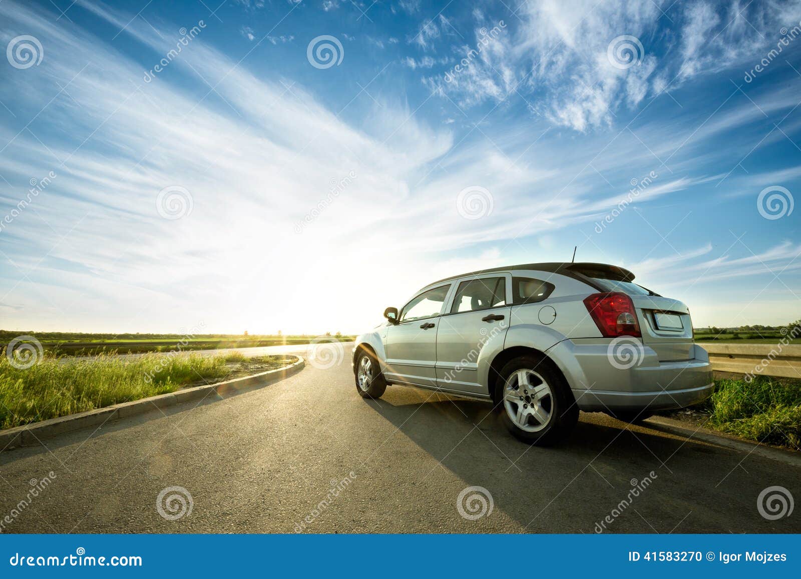 Automobile sulla strada fotografia stock. Immagine di concetto - 41583270