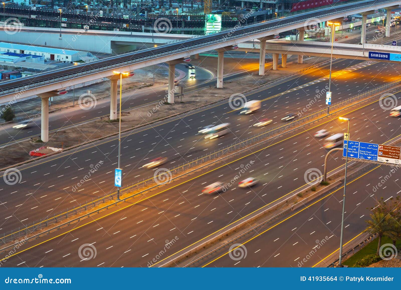 Automobili Su Sheikh Zayed Road Nel Dubai Immagine Stock Editoriale ...