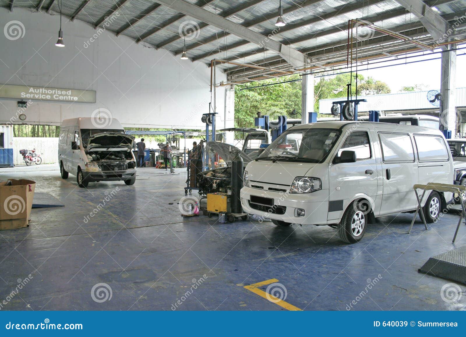 Automotive service centre stock image. Image of structure - 640039