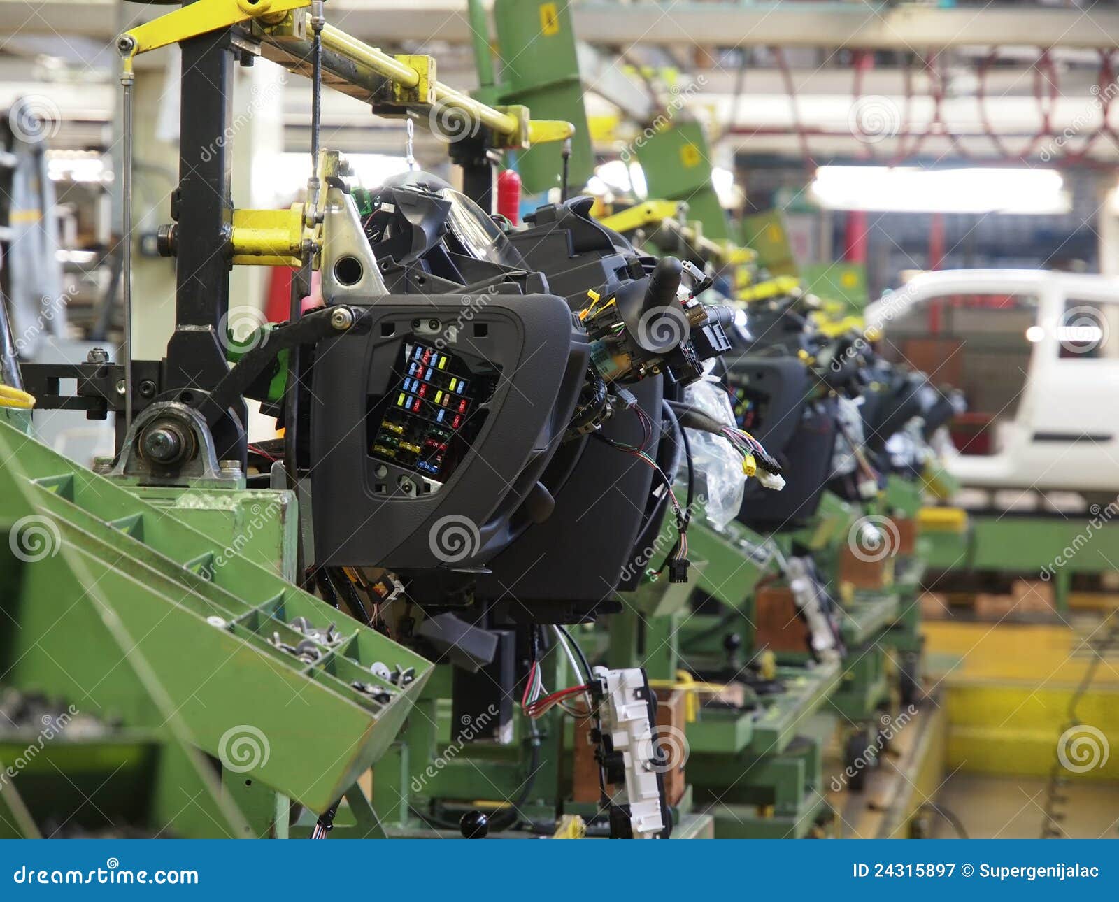 Autoproduktion 2 stockbild. Bild von beschäftigung, montage - 24315897