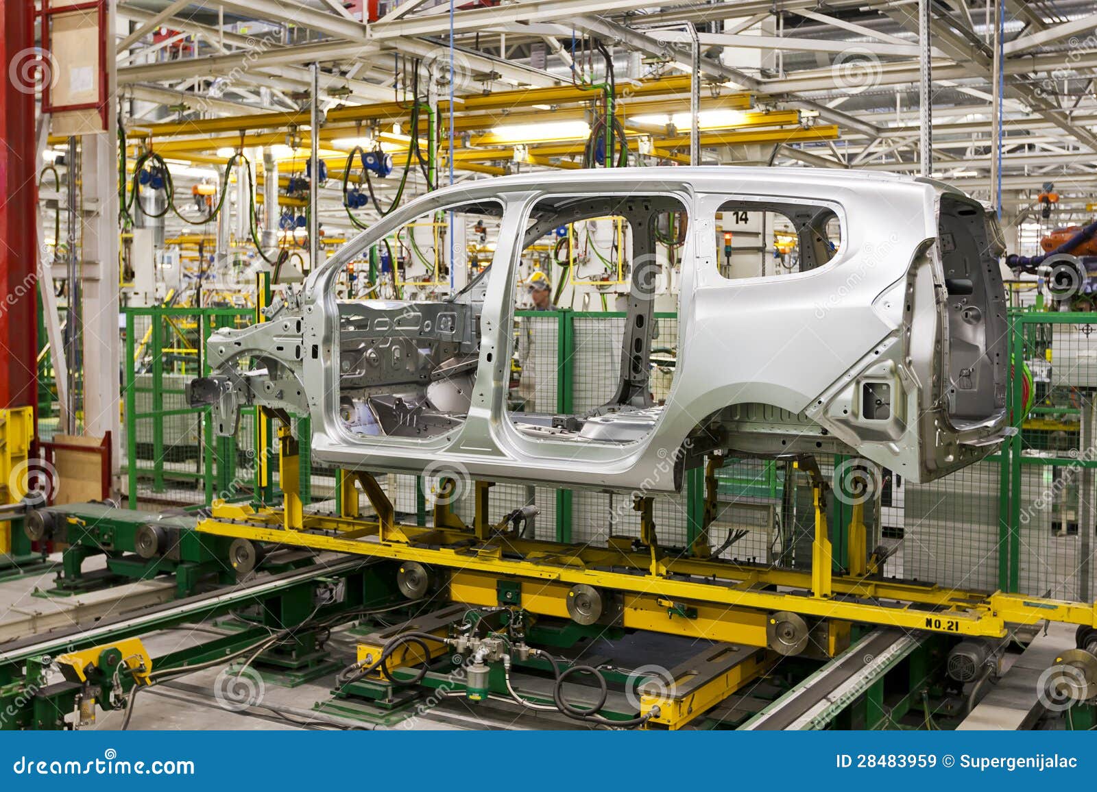 Autoproduktion stockbild. Bild von karkasse, montieren - 28483959