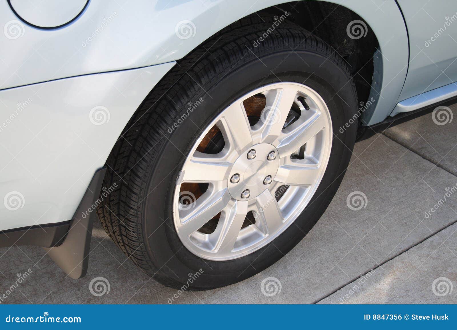 Autoreifen stockfoto. Bild von auto, teil, umdrehung, system - 8847356