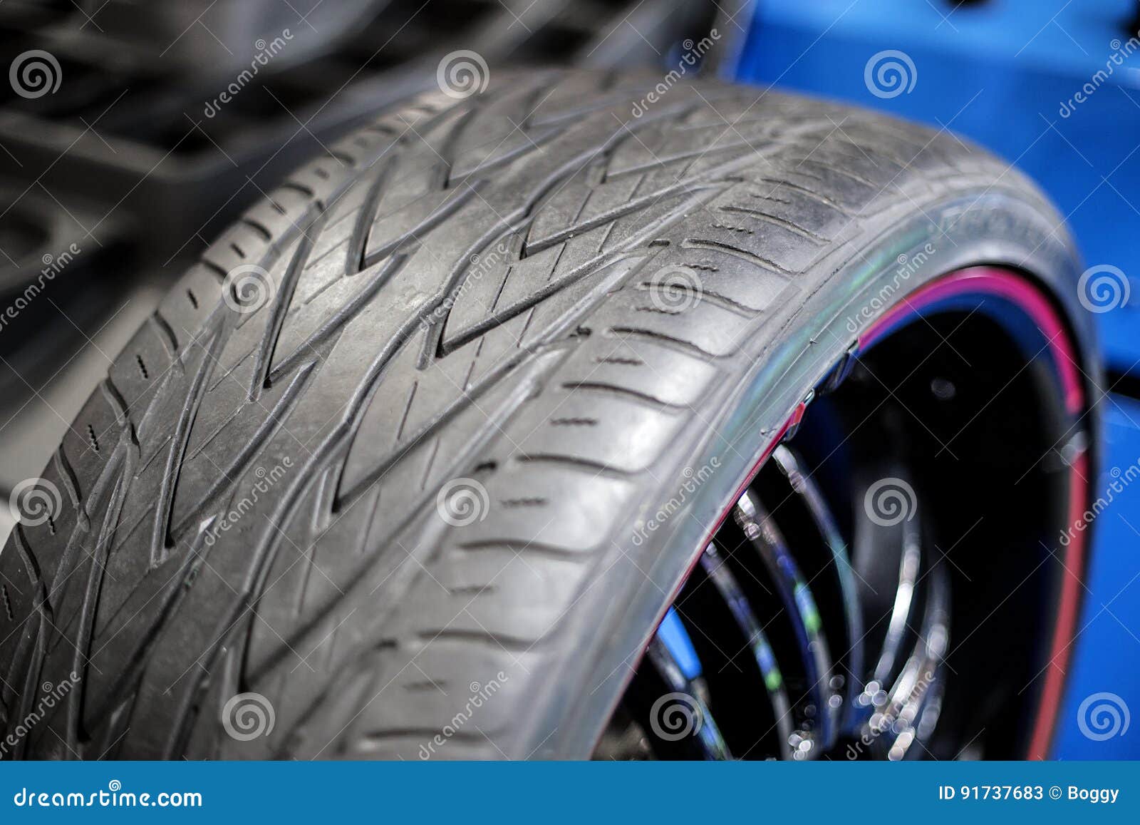 Autoreifen stockbild. Bild von profil, schwarzes, reifen - 91737683
