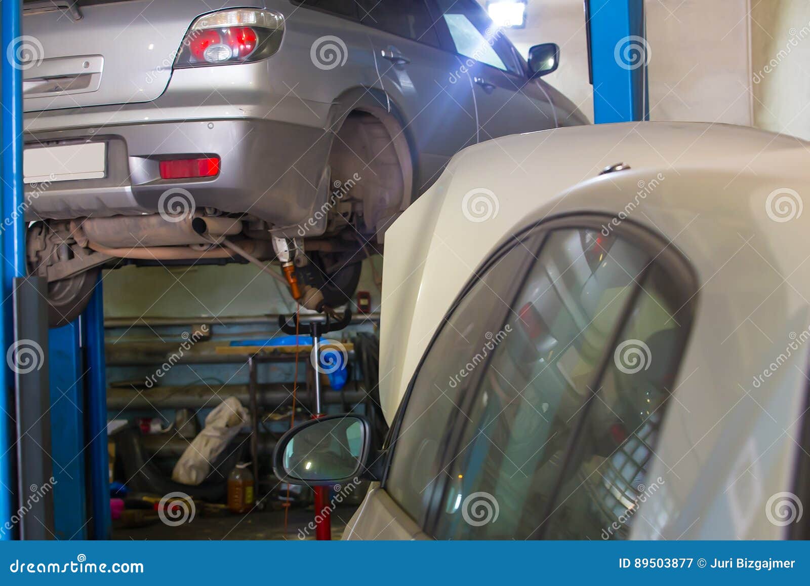 Autoreparatur-Stationsinnenraum Stockbild - Bild von motor, ersetzen ...